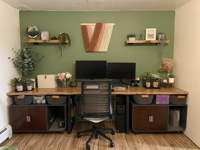 Battle stations can give off chill vibes too… right? DIY 10ft desk ...