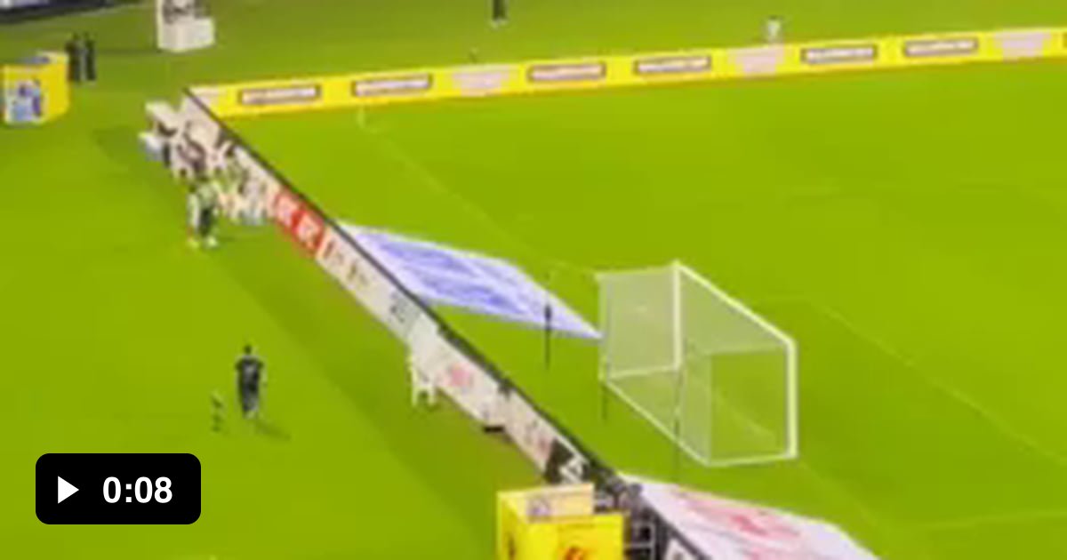 Largest tifo in Indian football history by Kerala Blaster fans ...