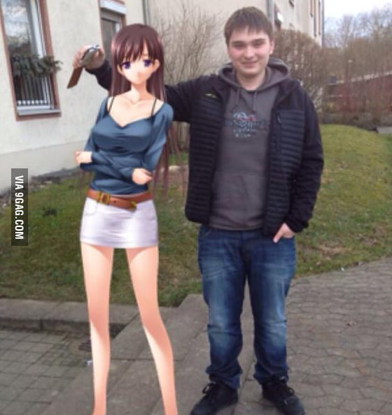 Hover hand on his virtual girlfriend - 9GAG