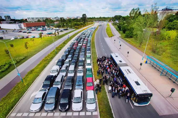 Public transport vs Private transport - 9GAG