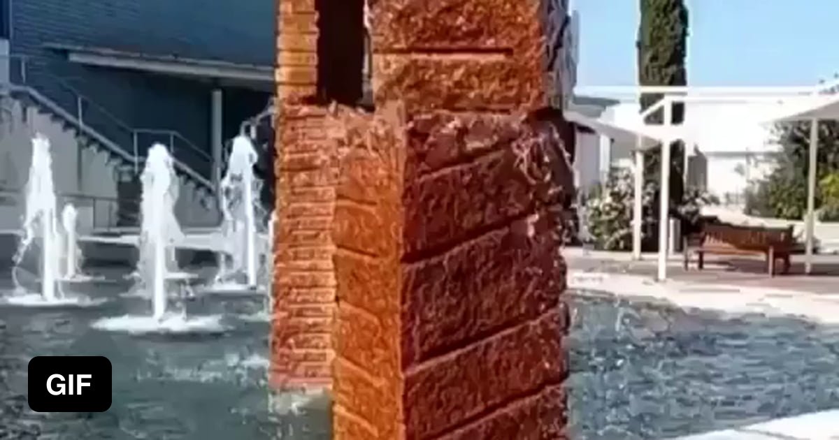 This rotating pillar fountain - 9GAG