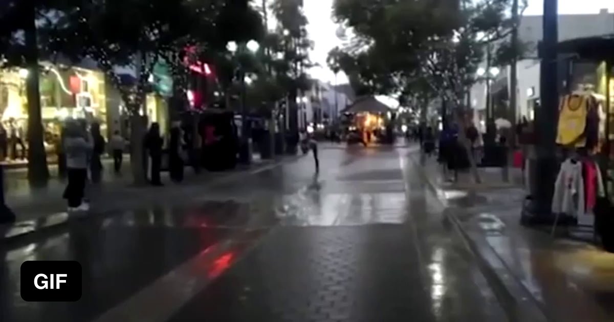 The Super Moonwalk - 9GAG