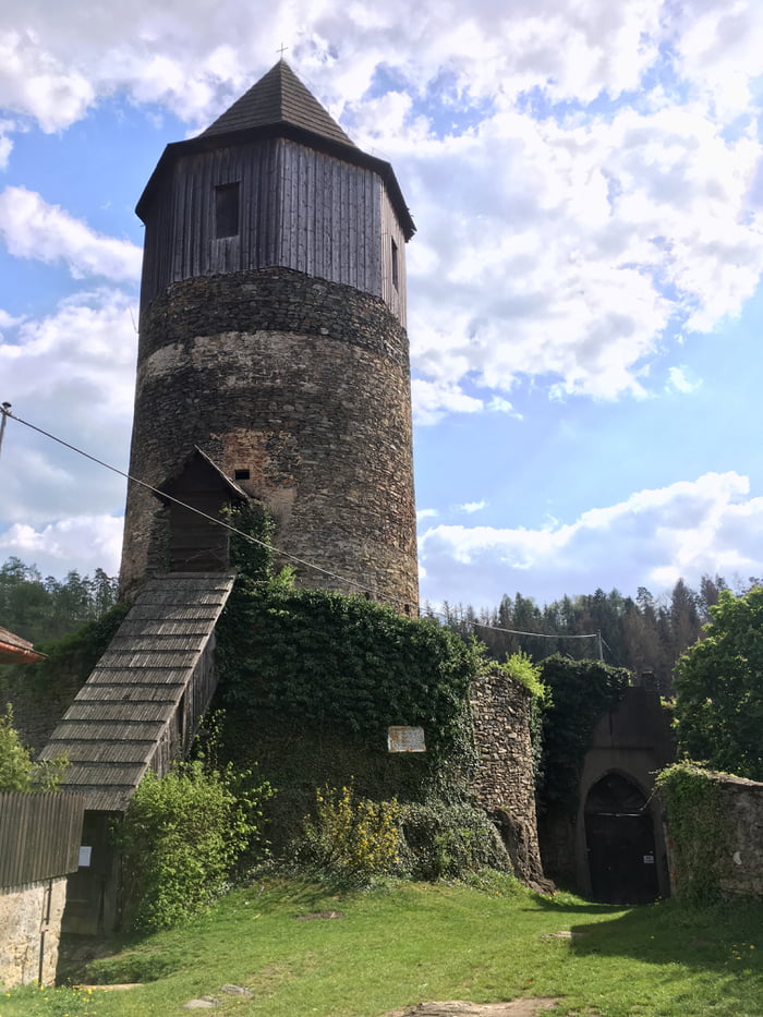 Pirkstein Castle in Rattay from Kingdom Come: Deliverance. - 9GAG