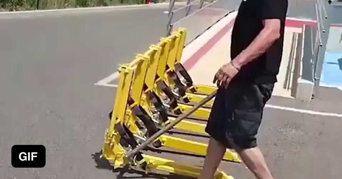 Lightweight portable roadblocks - 9GAG