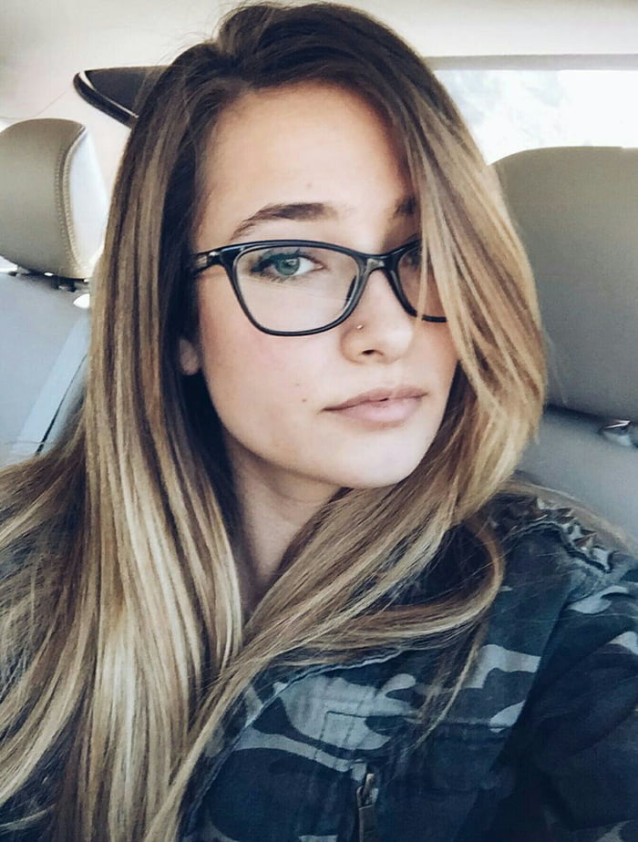 Logan Rae Hill - 9GAG