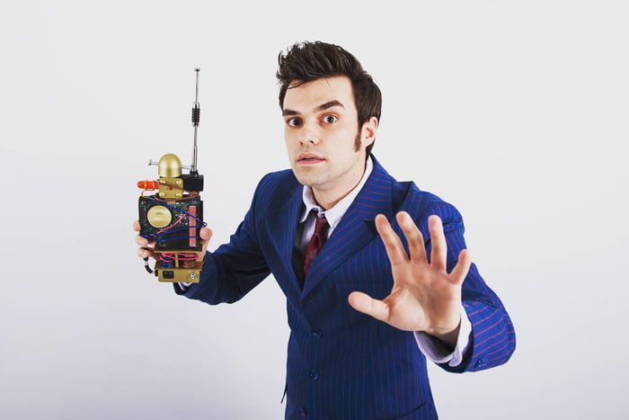 10th Doctor Cosplay with one of my best hand-made props! - 9GAG