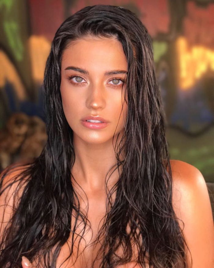 Antonia, romanian singer - 9GAG