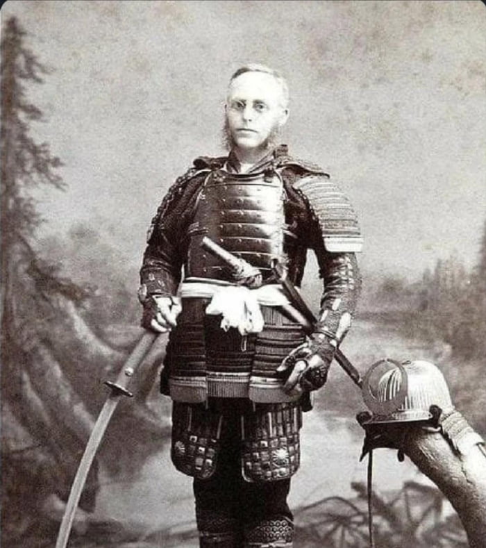 A western tourist who paid to take a photo with a Samurai armor on ...