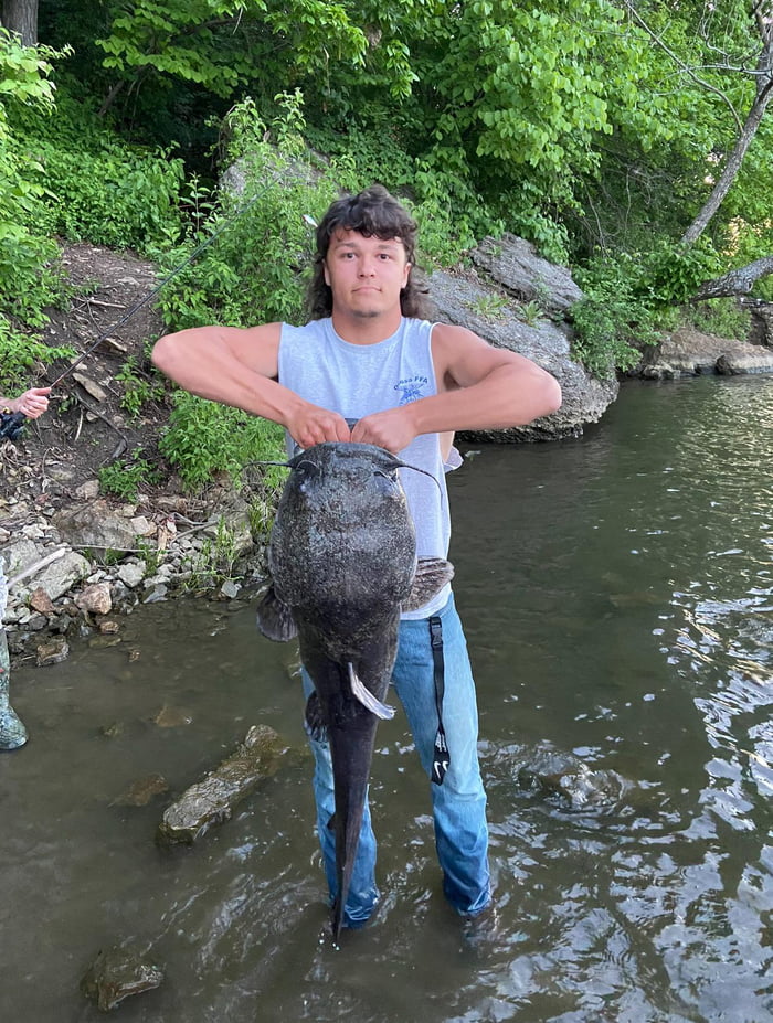 That's a nice catfish and a great mullet - 9GAG