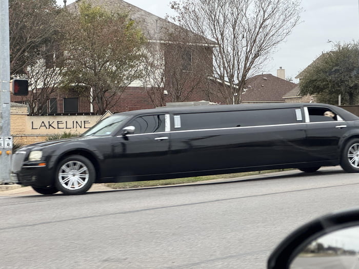 This dog riding in its own personal limo - 9GAG