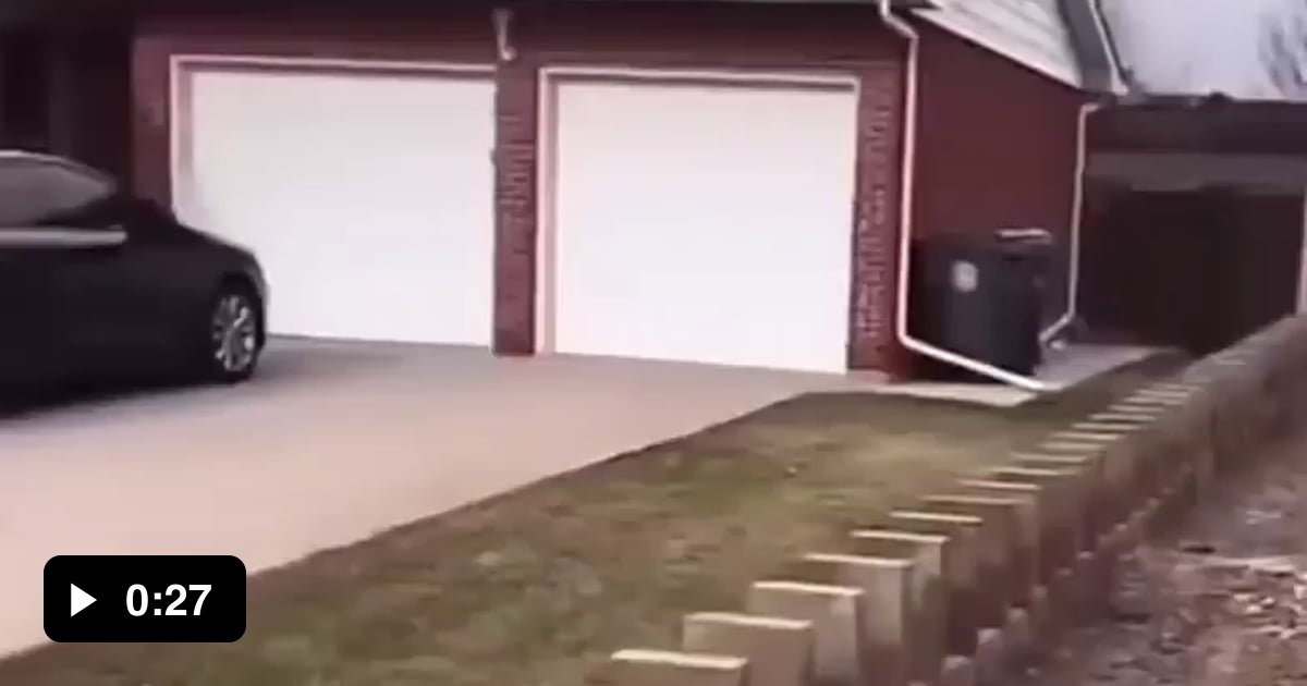 The domino effect of these bricks is oddly satisfying to watch - 9GAG