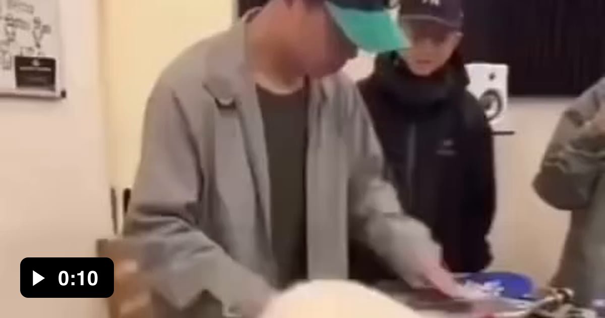 Dj cat on the turntables - 9GAG