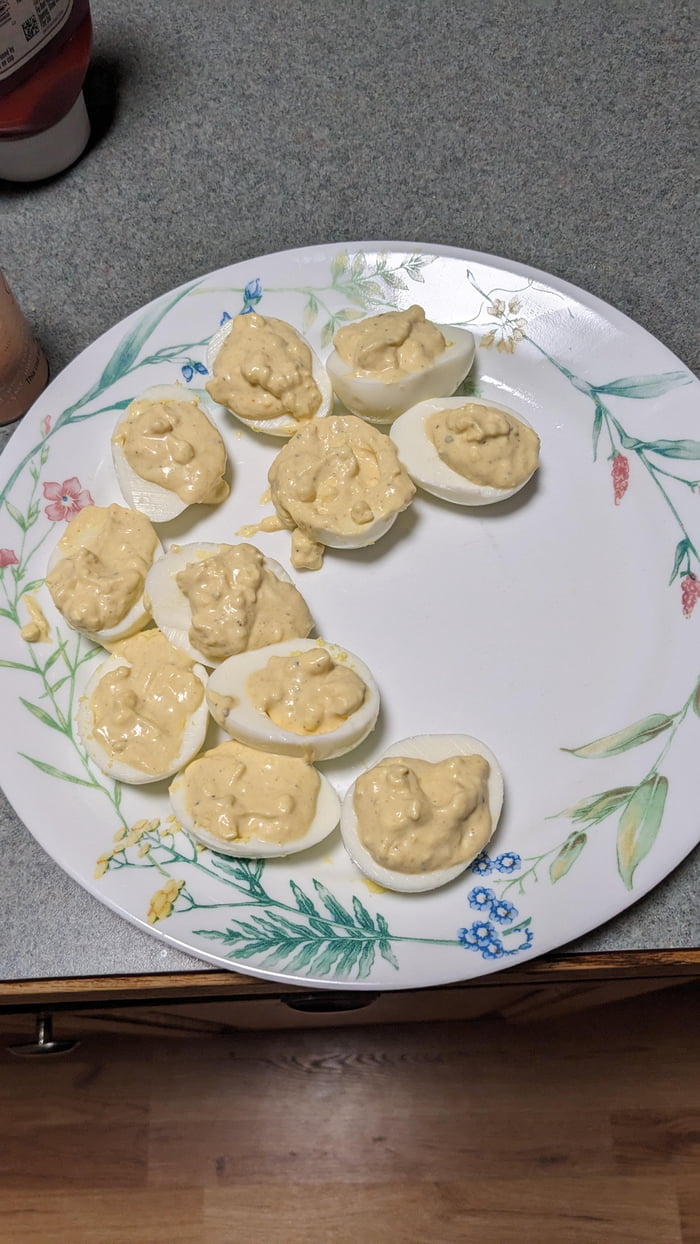 Made deviled eggs but had to use a fork to put the stuff back in - 9GAG