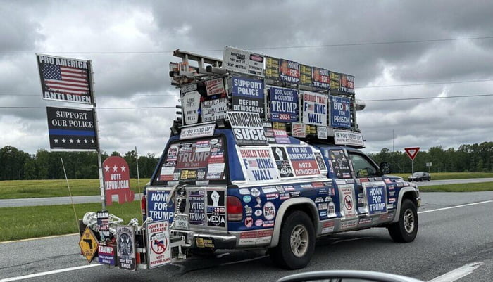 Sam Alito heading to his beach house for the weekend - 9GAG
