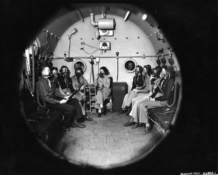 WASP trainees getting acclimatized in a pressure chamber during WWII ...