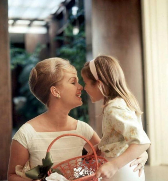 Debbie Reynolds And Carrie Fisher (1961). - 9GAG