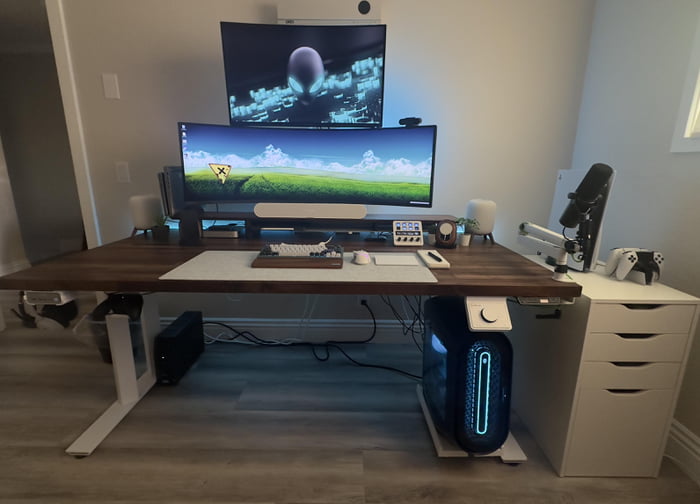 Work & Play Setup - 9GAG