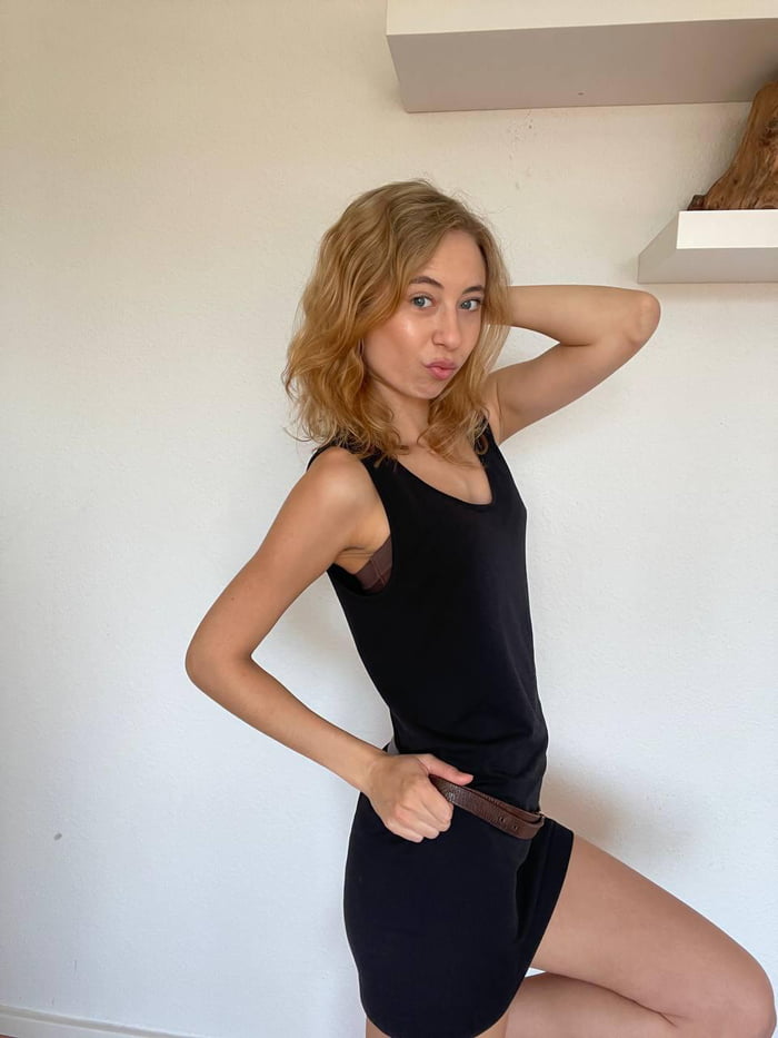 Don't really know how to pose with this dress hahah - 9GAG