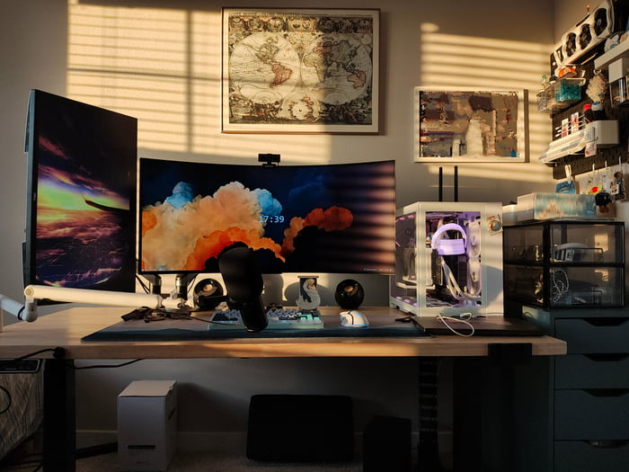 New Decor, Monitor, and GPU - 9GAG