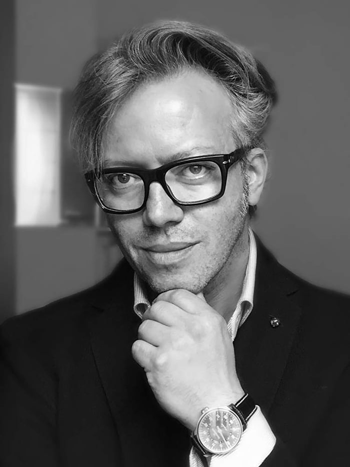 Viktor Antinov, art director of Half-Life 2, has sadly passed away at age 52. RIP - 9GAG