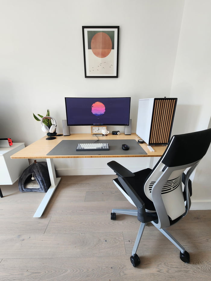 New home, new setup - 9GAG