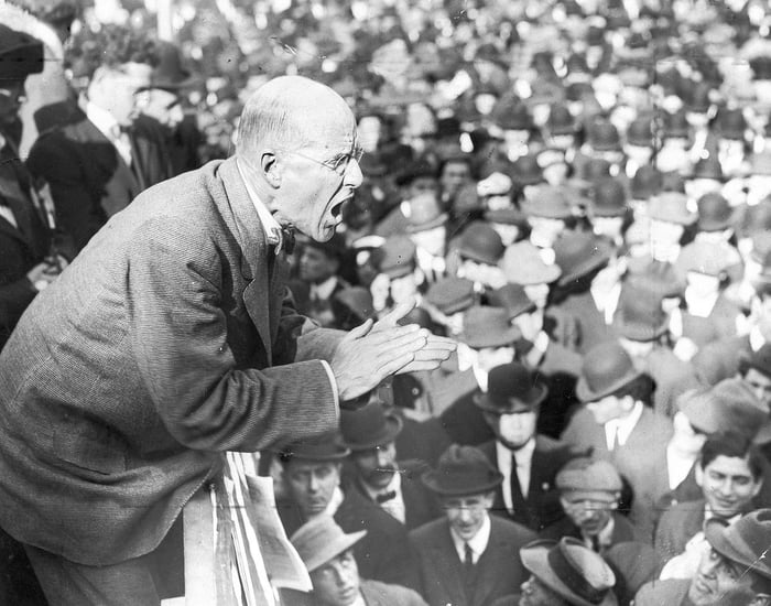 Eugene V. Debs making a speech against WWI in Canton, Ohio, 1918. - 9GAG