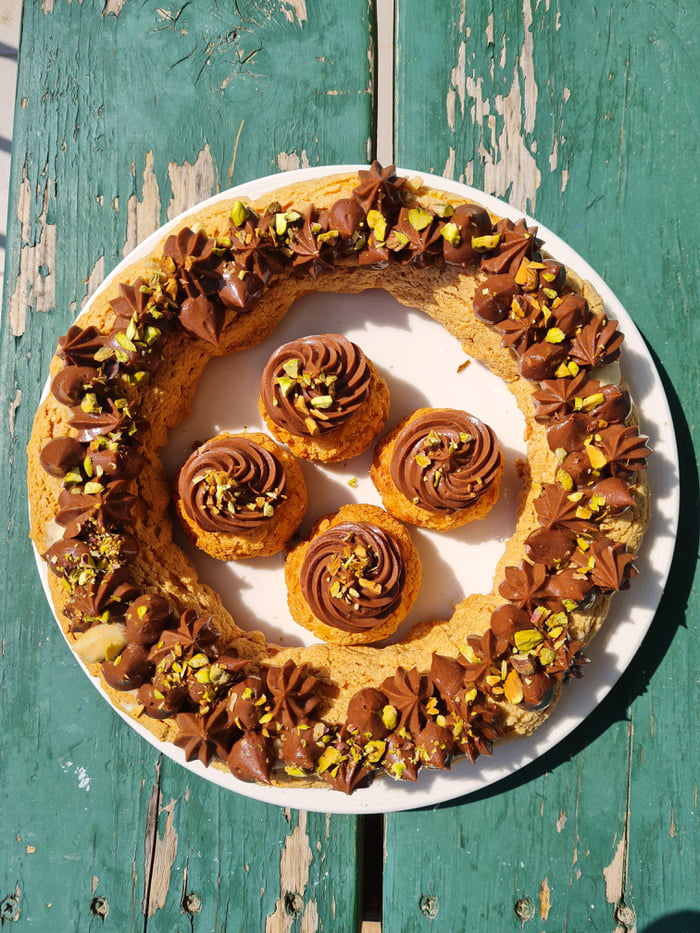 Homemade vanilla and hazelnut Paris Brest - 9GAG
