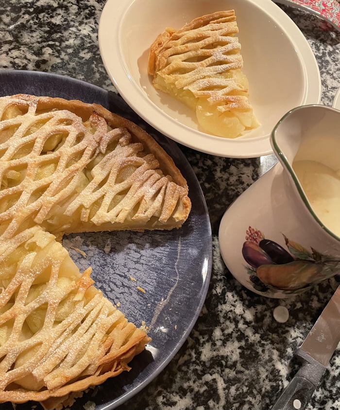 Apple pie and custard - 9GAG