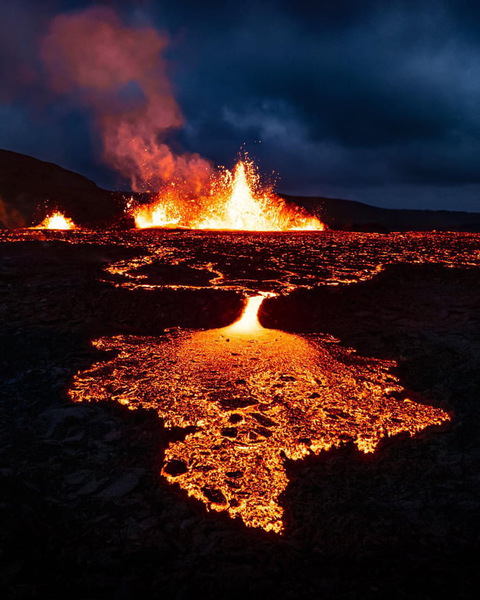 That’s a pretty good looking volcano - 9GAG