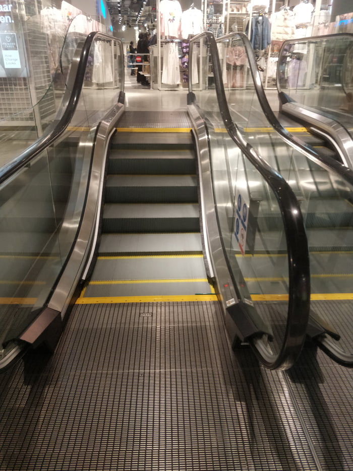 I nominate Primark Antwerp for having the most useless escalator - 9GAG