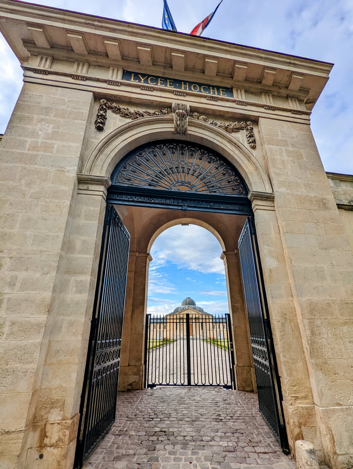 Hugh School in France - 9GAG