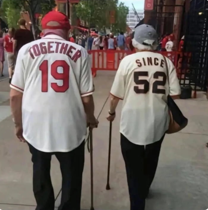Saw this amazing couple - 9GAG