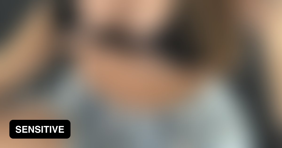 What would you put between her chest? - 9GAG