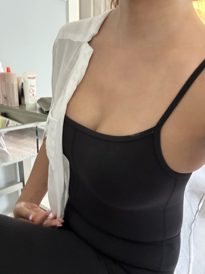 Does this show too much cleavage? - 9GAG