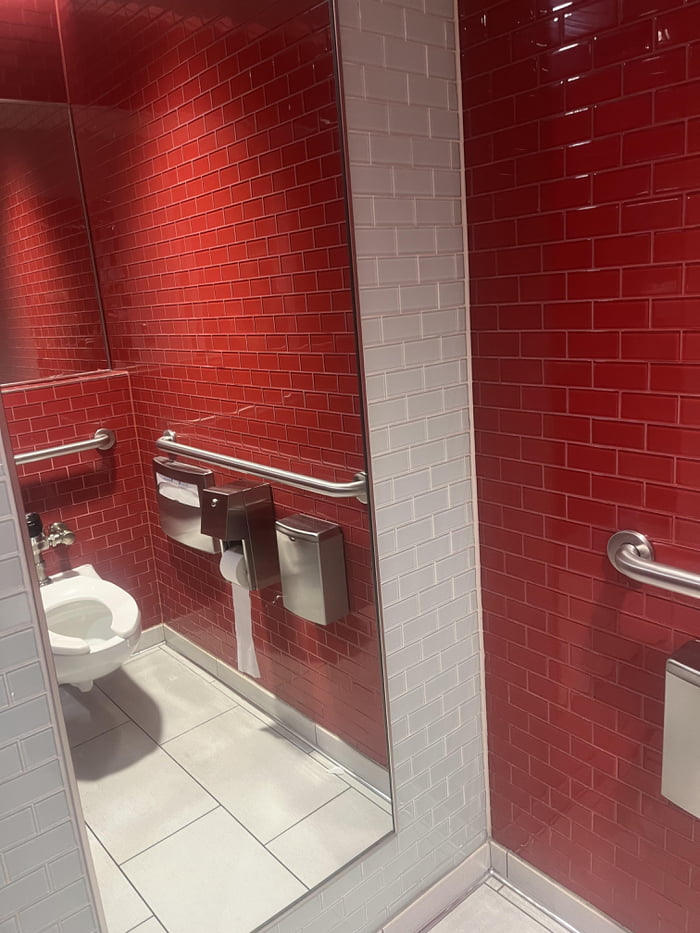 Another glorious case of the toilet and the mirror - 9GAG