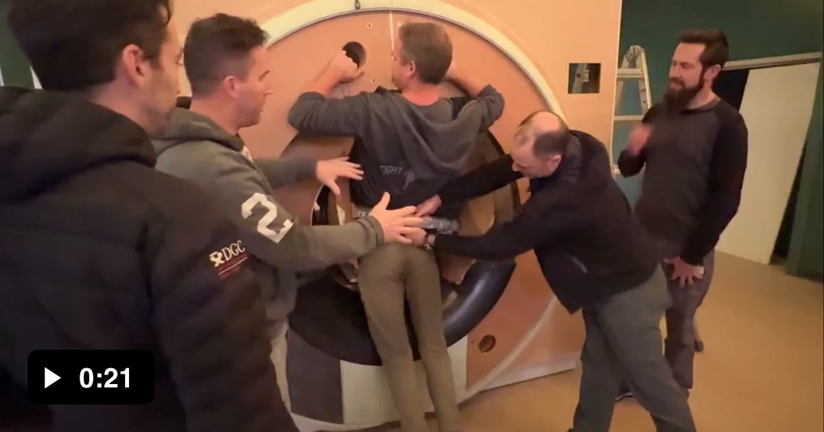 Nailed the leg acting - 9GAG