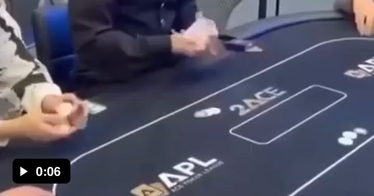 This poker dealer effortlessly deals cards with one hand - 9GAG