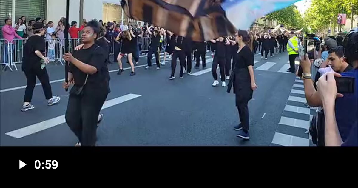 Please tell me they are only doing it for fun and it’s not the real thing. - 9GAG