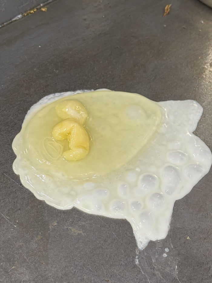 Weird egg - 9GAG