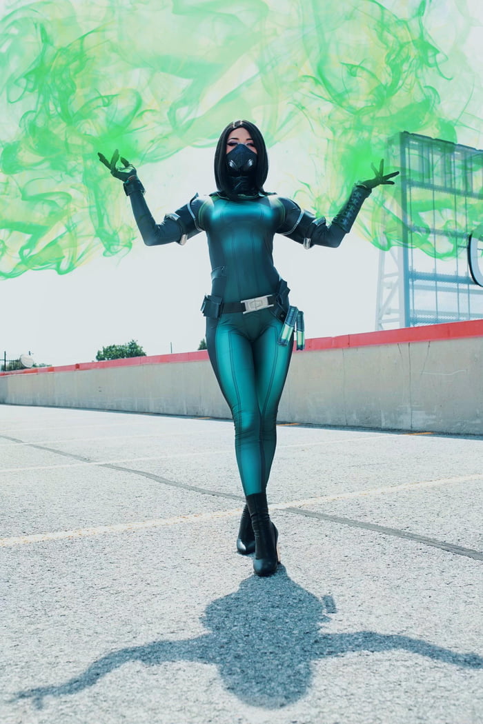 Viper from Valorant cosplay by Dessyyc - 9GAG