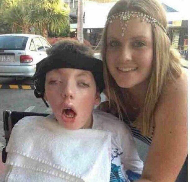 When you are in a restaurant with your gf and she starts jerking you off under the table - 9GAG