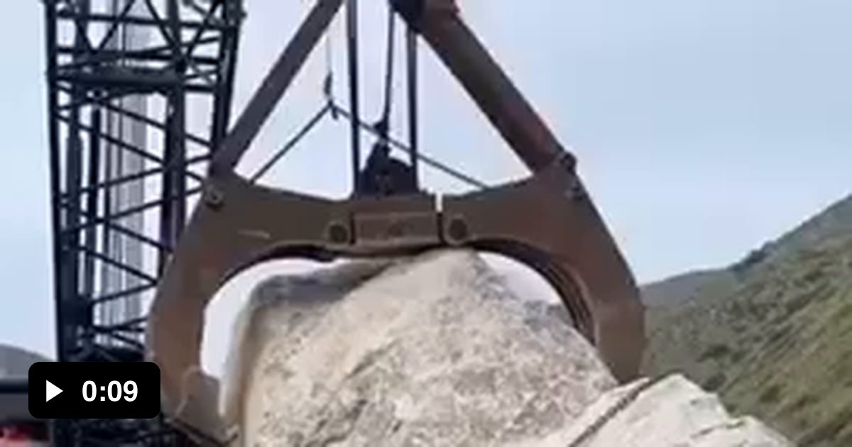 Unsuspecting crab is crushed by boulder - 9GAG