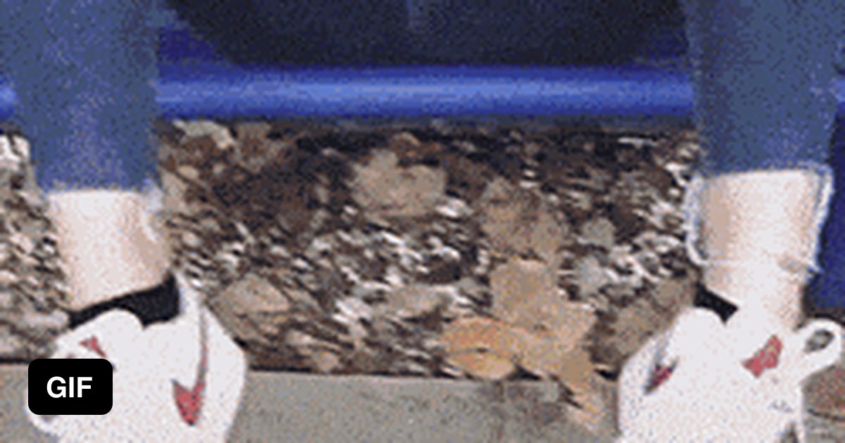 She’s stuck - 9GAG