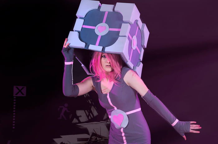 Companion Cube Cosplay