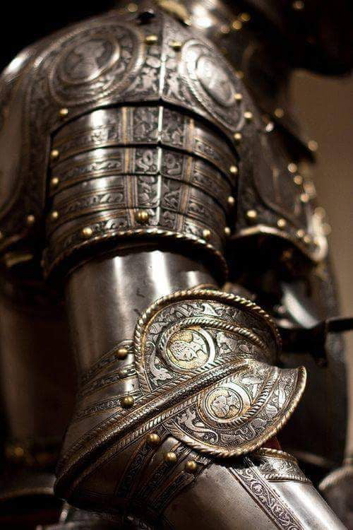 Let's take a moment and appreciate this beautiful medieval armor - 9GAG