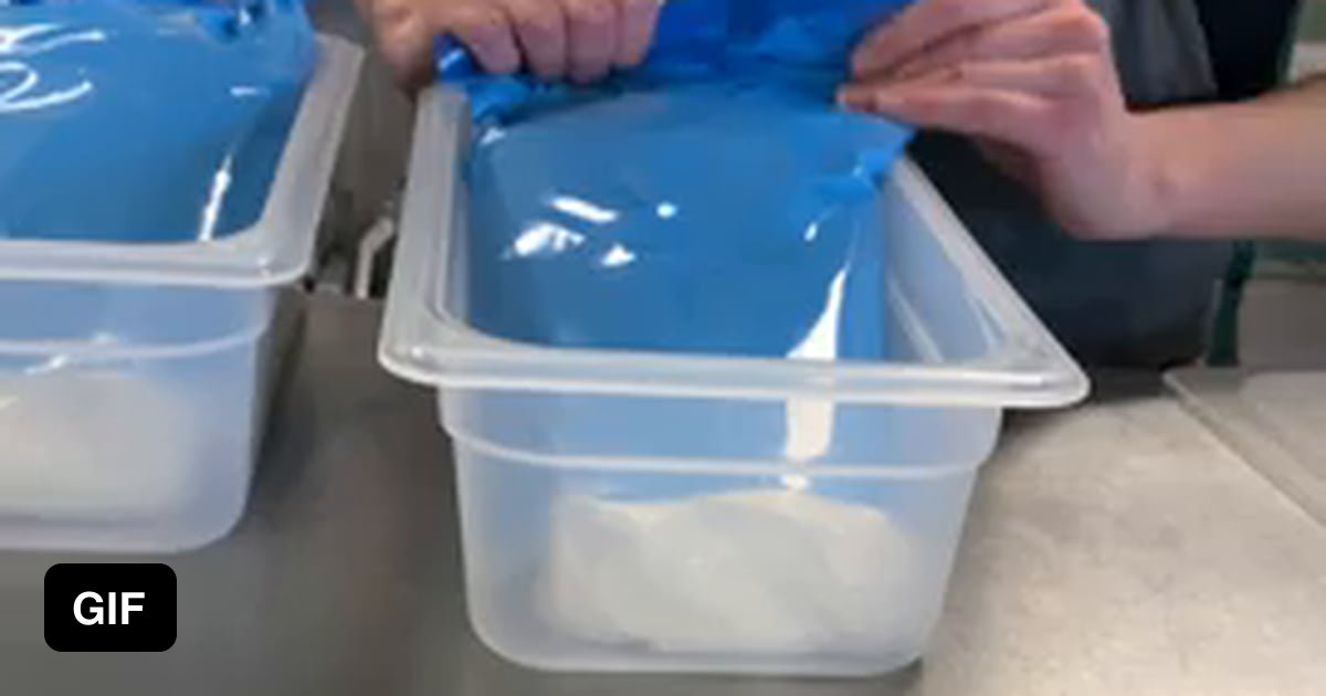 Putting mayo into boxes at Burger King - 9GAG