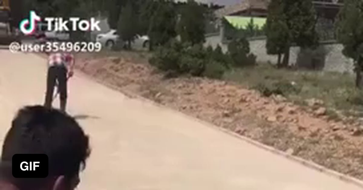 The way these bricks line up and how quickly they do it. - 9GAG