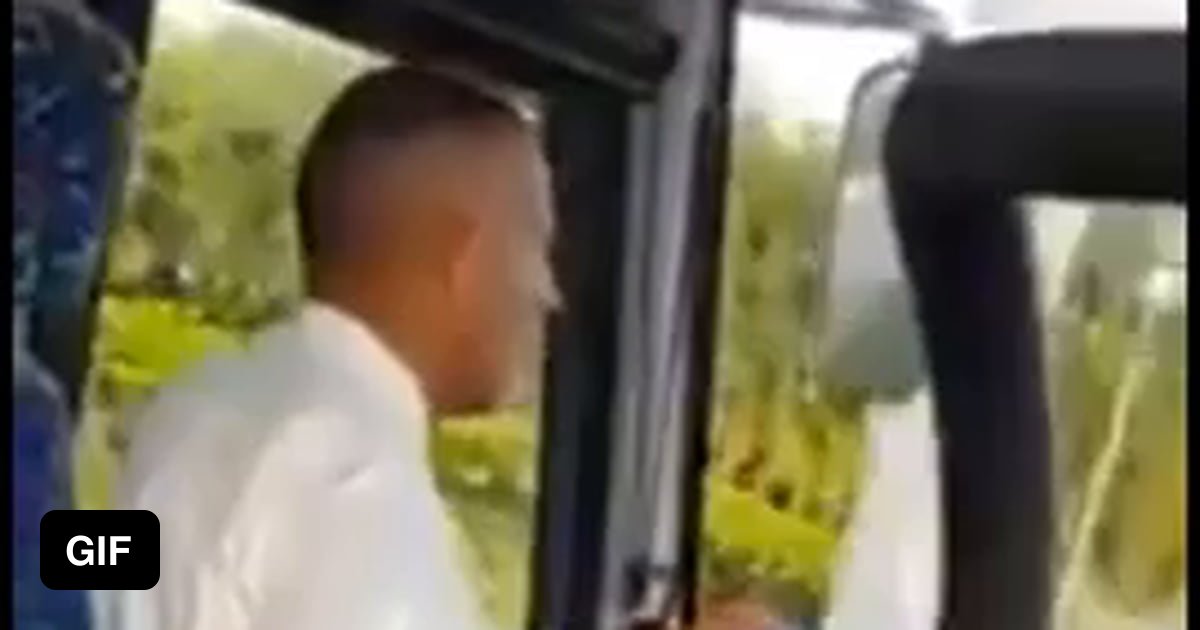 This bus driver gear shifting gracefully - 9GAG