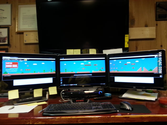 Triple screen Full Screen Mario - 9GAG