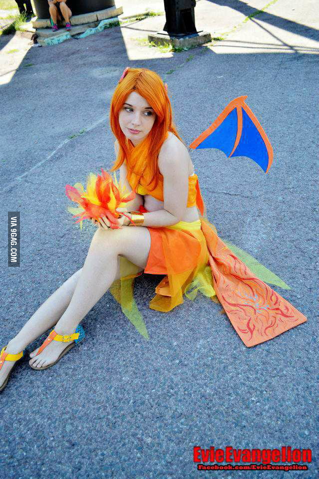Charizard cosplay - 9GAG